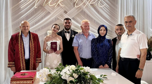ZEHRA İLE MERT AVCI ÇİFTİ RÜYA GİBİ BİR DÜĞÜNLE EVLENDİ - Okuyorum Gazetesi ZEHRA İLE MERT AVCI ÇİFTİ RÜYA GİBİ BİR DÜĞÜNLE EVLENDİ - Okuyorum Gazetesi